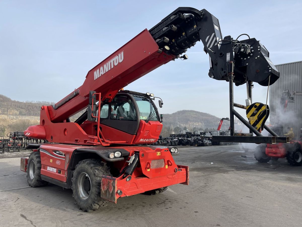 Manitou MRT 3050 Privilege + Chariot télescopique rotatif d'occasion